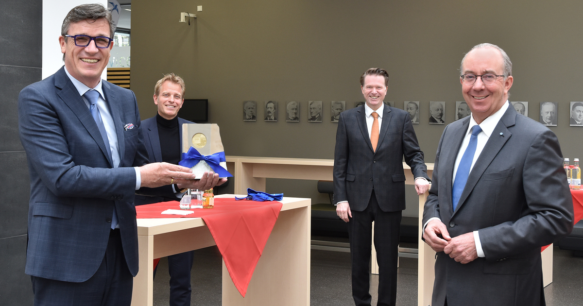 IHK-Ehrenmedaille für Peter Esser | charivari