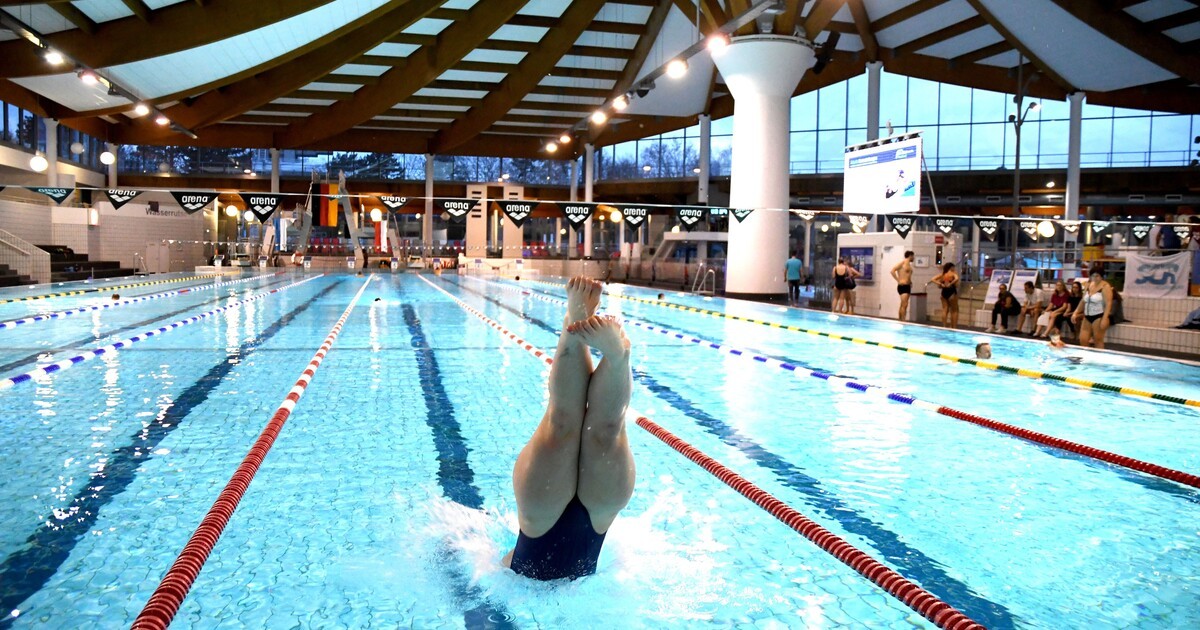 Das Stadtwerk.Westbad in Regensburg startet mit 24-Stunden-Schwimmen in ...