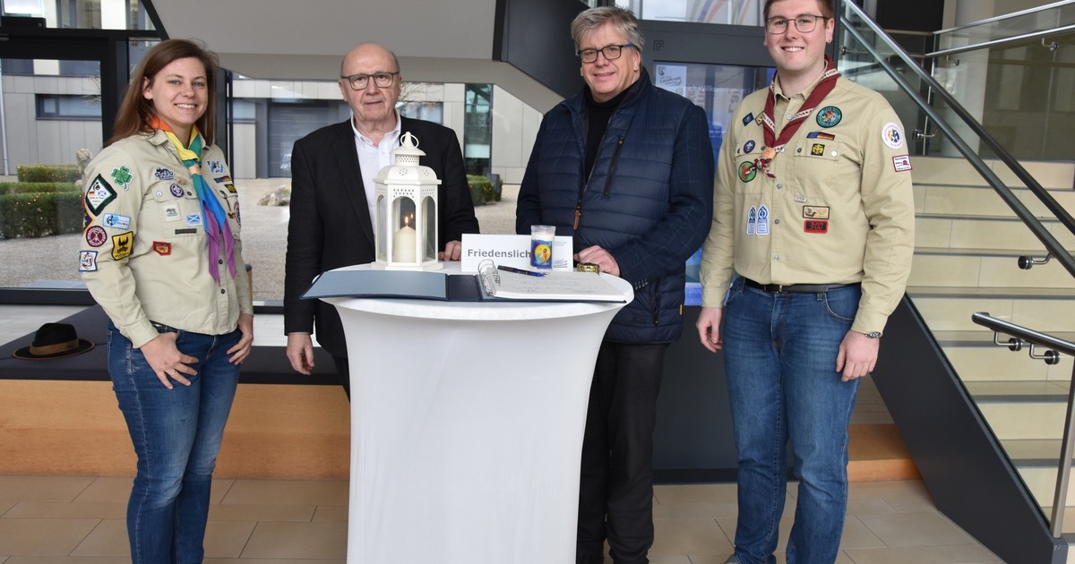 Friedenslicht aus Bethlehem im Landratsamt Kelheim | charivari