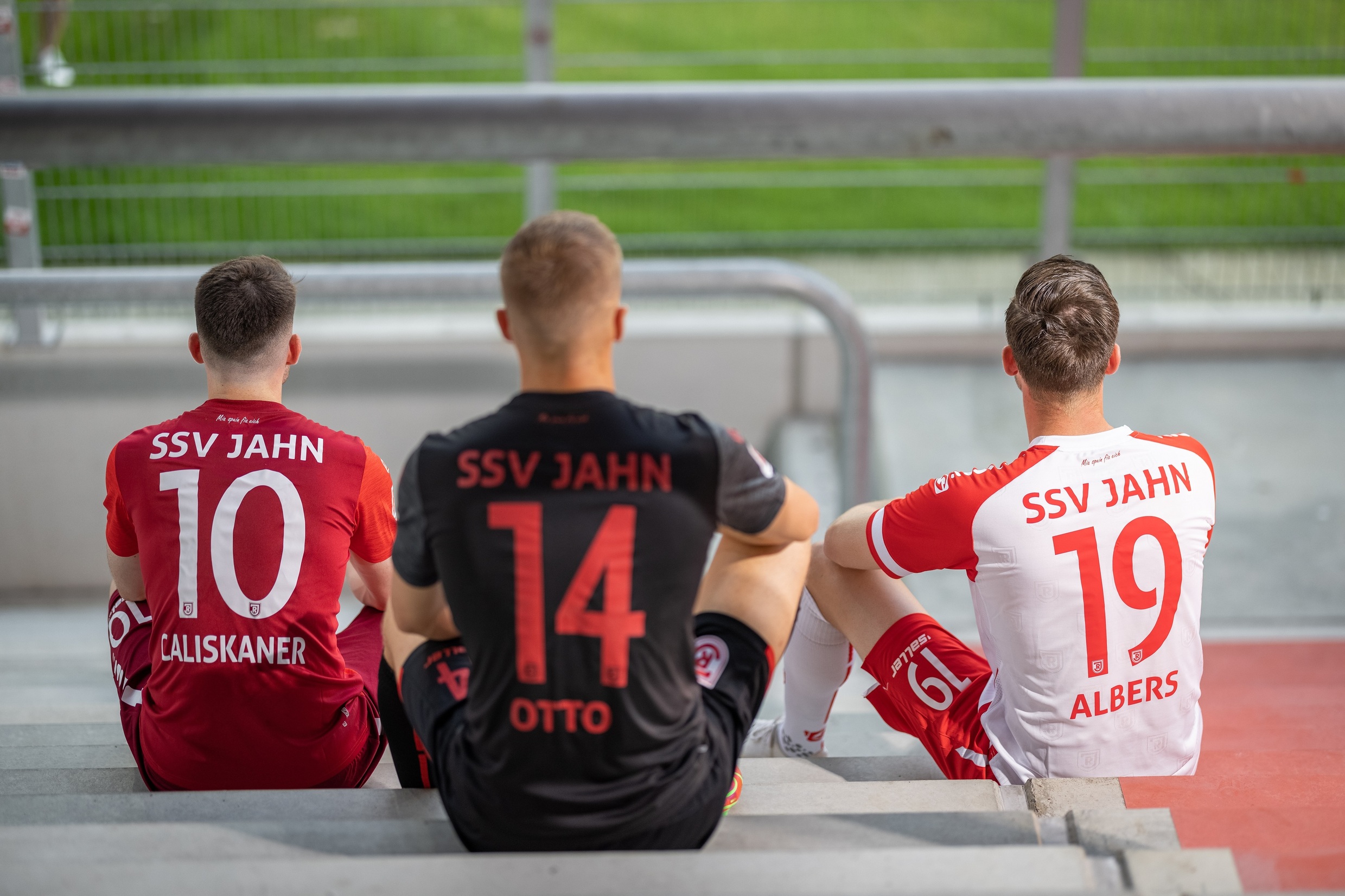SSV Jahn Regensburg stellt neue Trikots vor | charivari