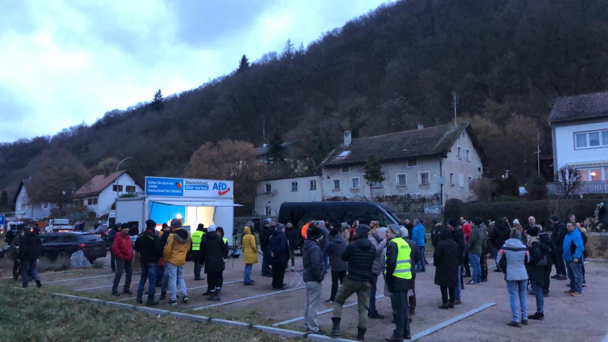 AfD-Kundgebung und Gegendemos in Bach bleiben friedlich | charivari